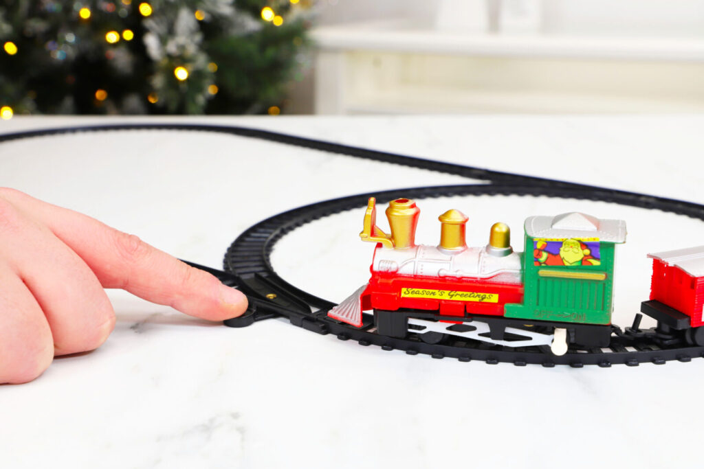 Toyland® 9 Piece Battery Operated Christmas Train Set - 57cm Track ...