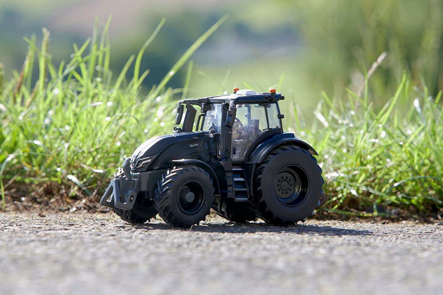 Valtra Q305 Tractor Replica, Valtra Tractor Replica Compatible with 1: ...